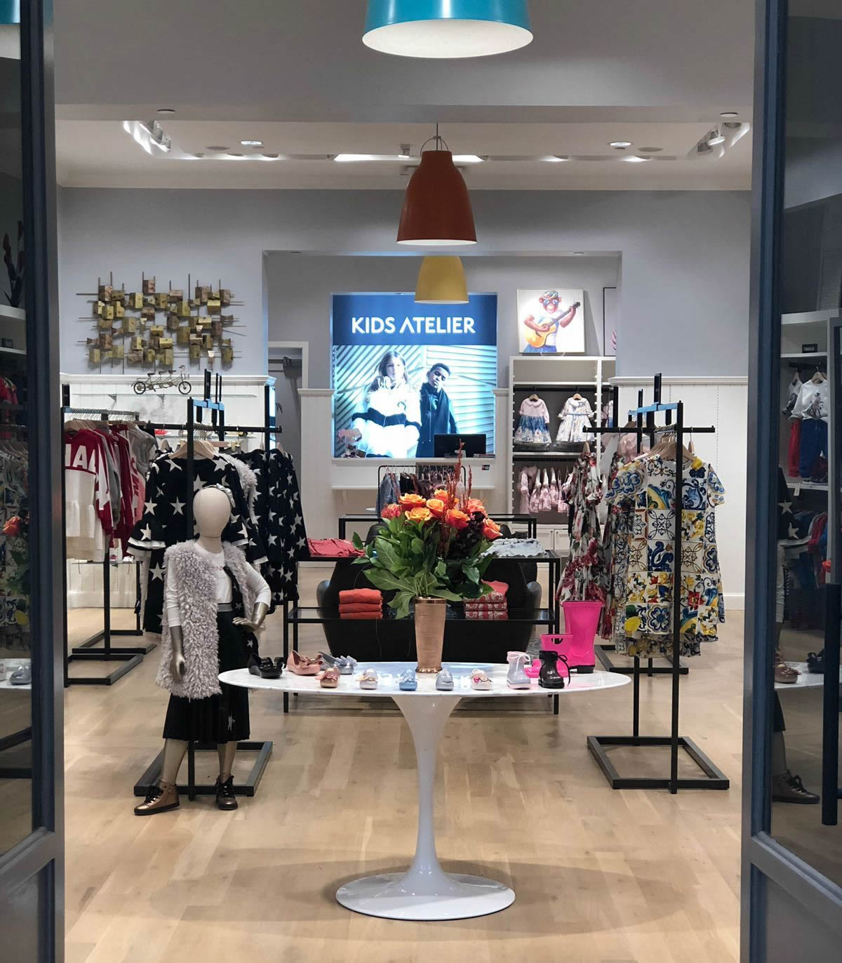 Key Elements of Successful Storefronts - Archiphy Architecture and ...